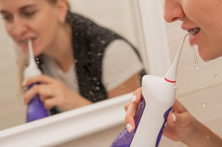 ¿qué Son Los Irrigadores Dentales Y Cómo Funcionan Bayo Martín Dental